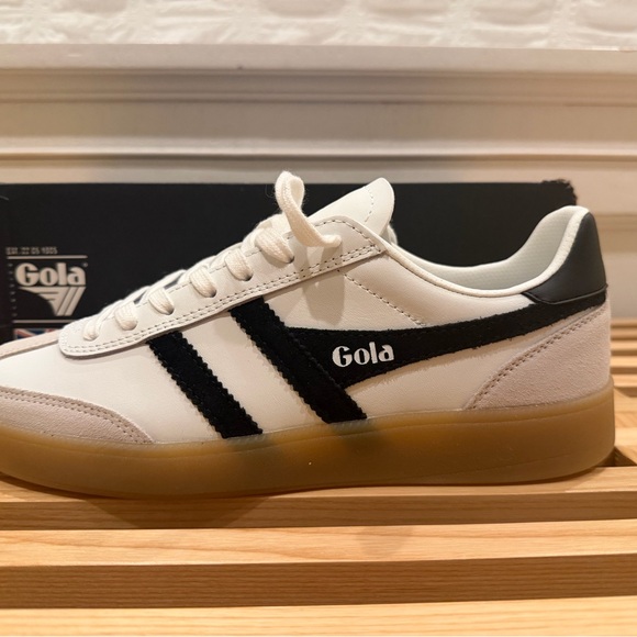 Gola | Shoes | Gola Menswomens White And Black Sneakers With Gum Sole ...